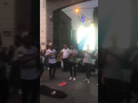 Aleni Aleni Istiklal caddesi gencler Süper söylüyo Istanbul 2017
