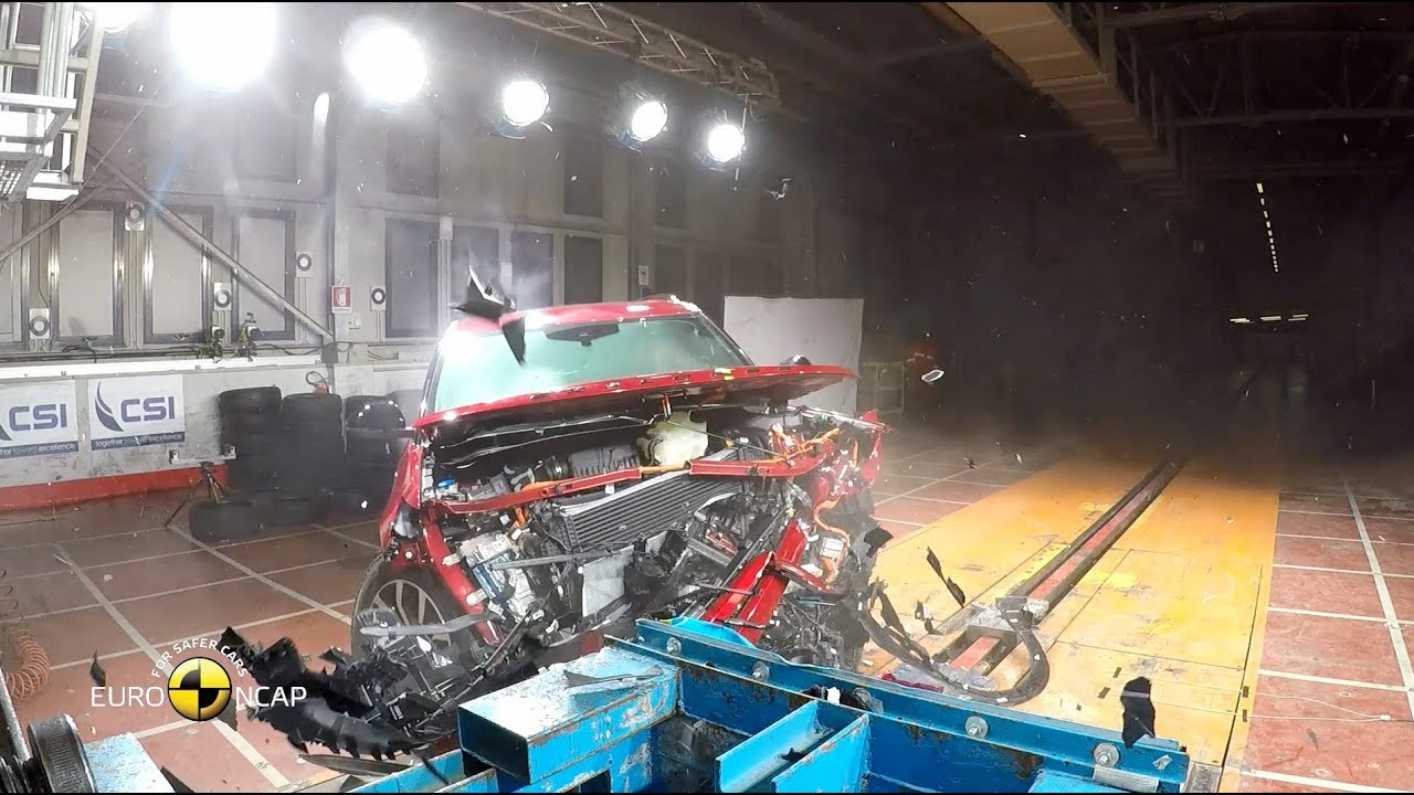Crash of new Ford Explorer 2020 - YouTube