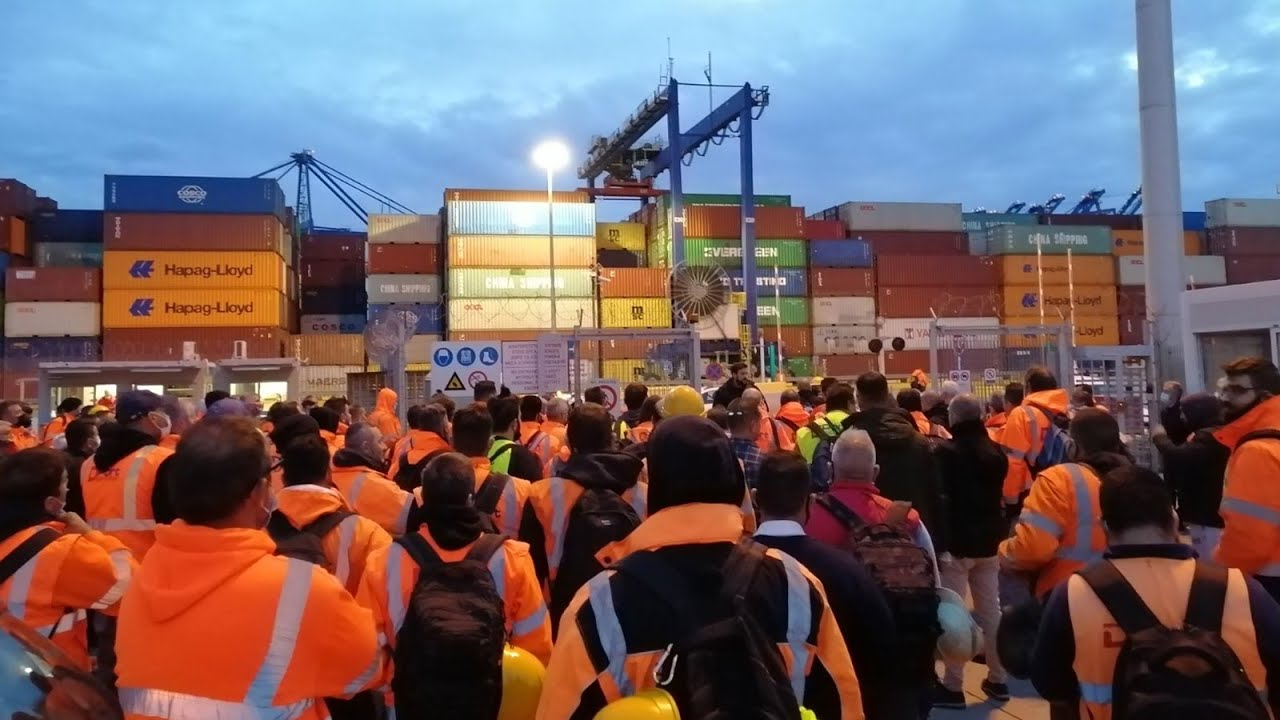 Συγκέντρωση των εργαζομένων της COSCO για το εργατικό δυστύχημα - YouTube