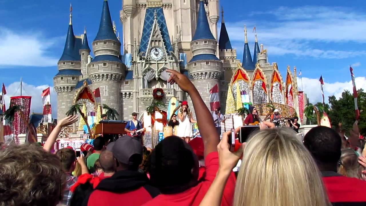 Colbie Caillat ABC Christmas Parade Taping Magic Kingdom Christmas In ...