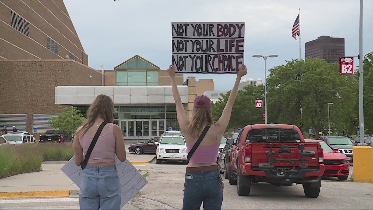 Atheists protest outside of Iowa abortion ban law signing - YouTube