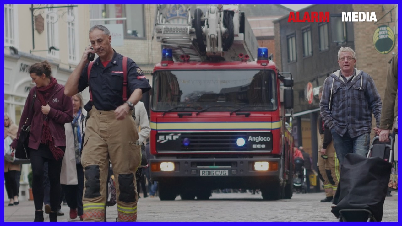 NORFOLK FIRE AND RESCUE SERVICE IN NORWICH CITY CENTRE. 2016. - YouTube