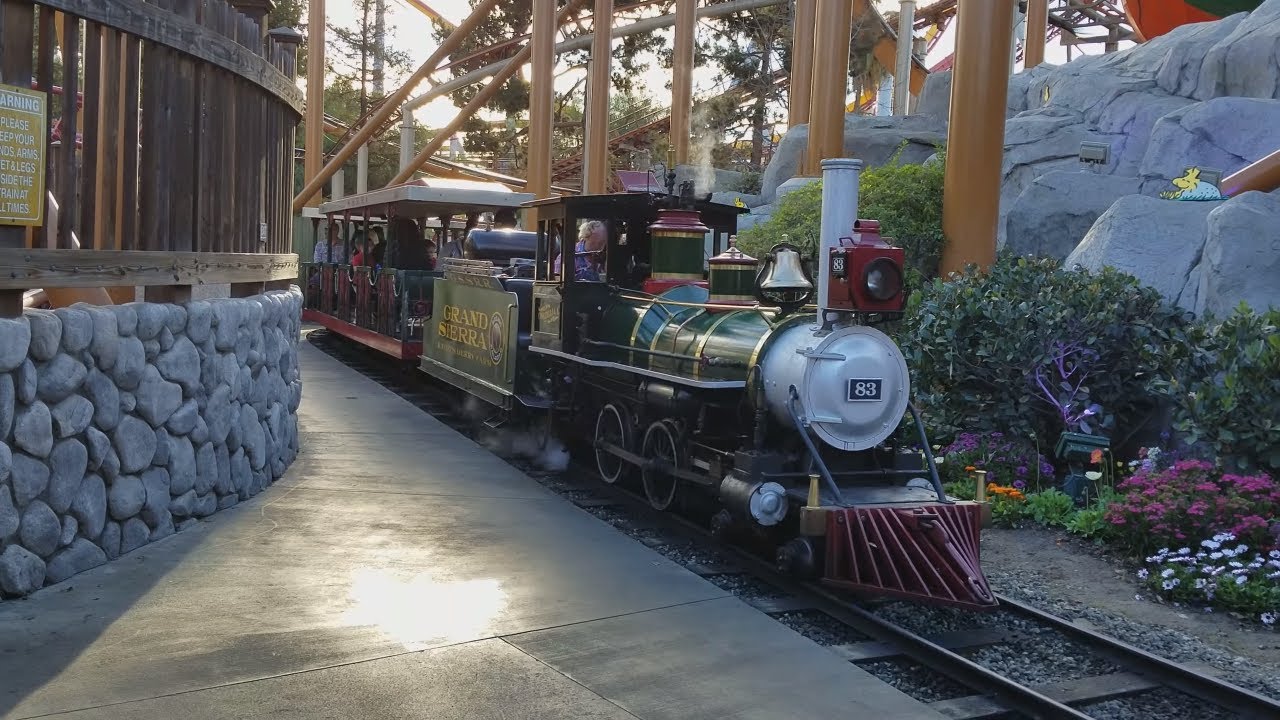 Sierra Scenic Railroad Knott's Berry Farm Train Arrival - YouTube