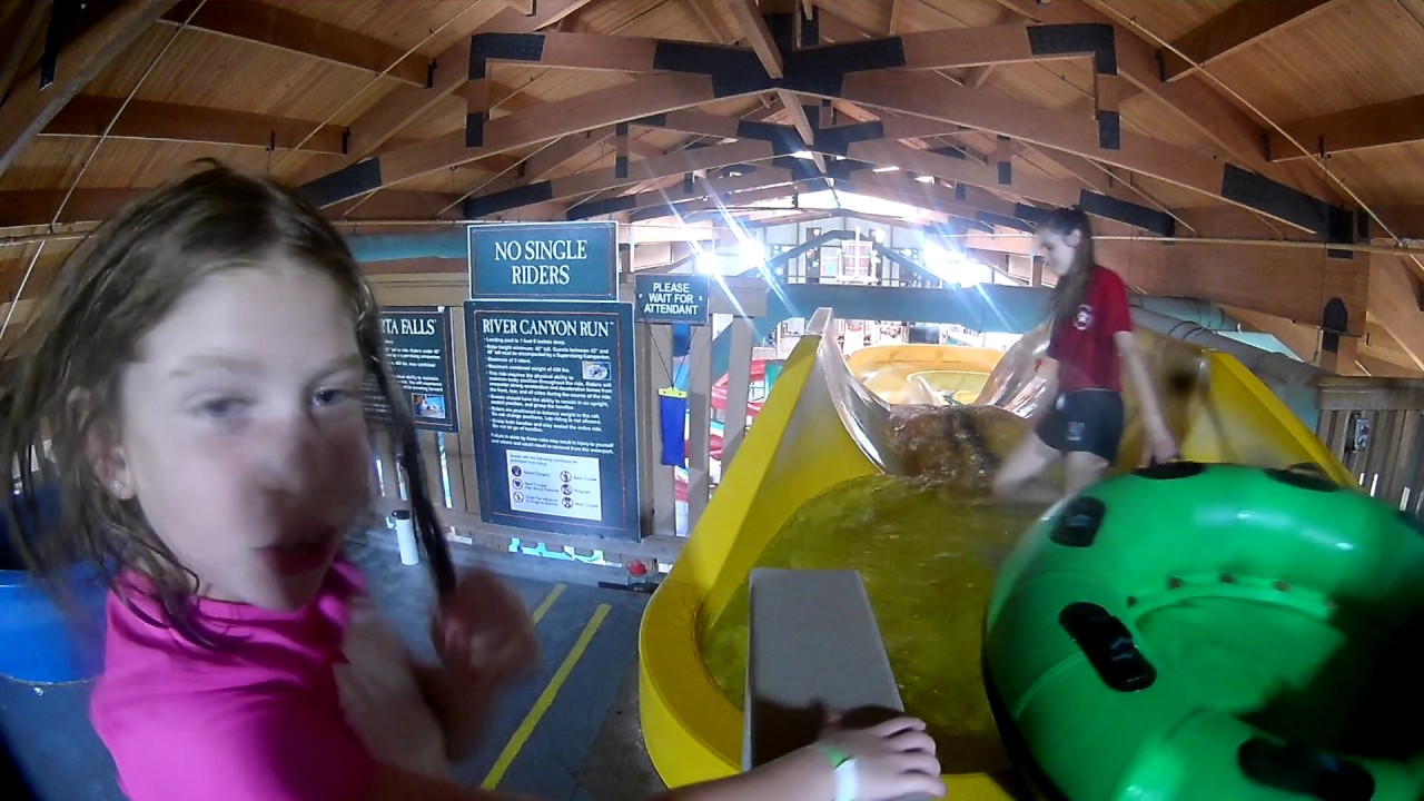 water slide at great wolf lodge. - YouTube