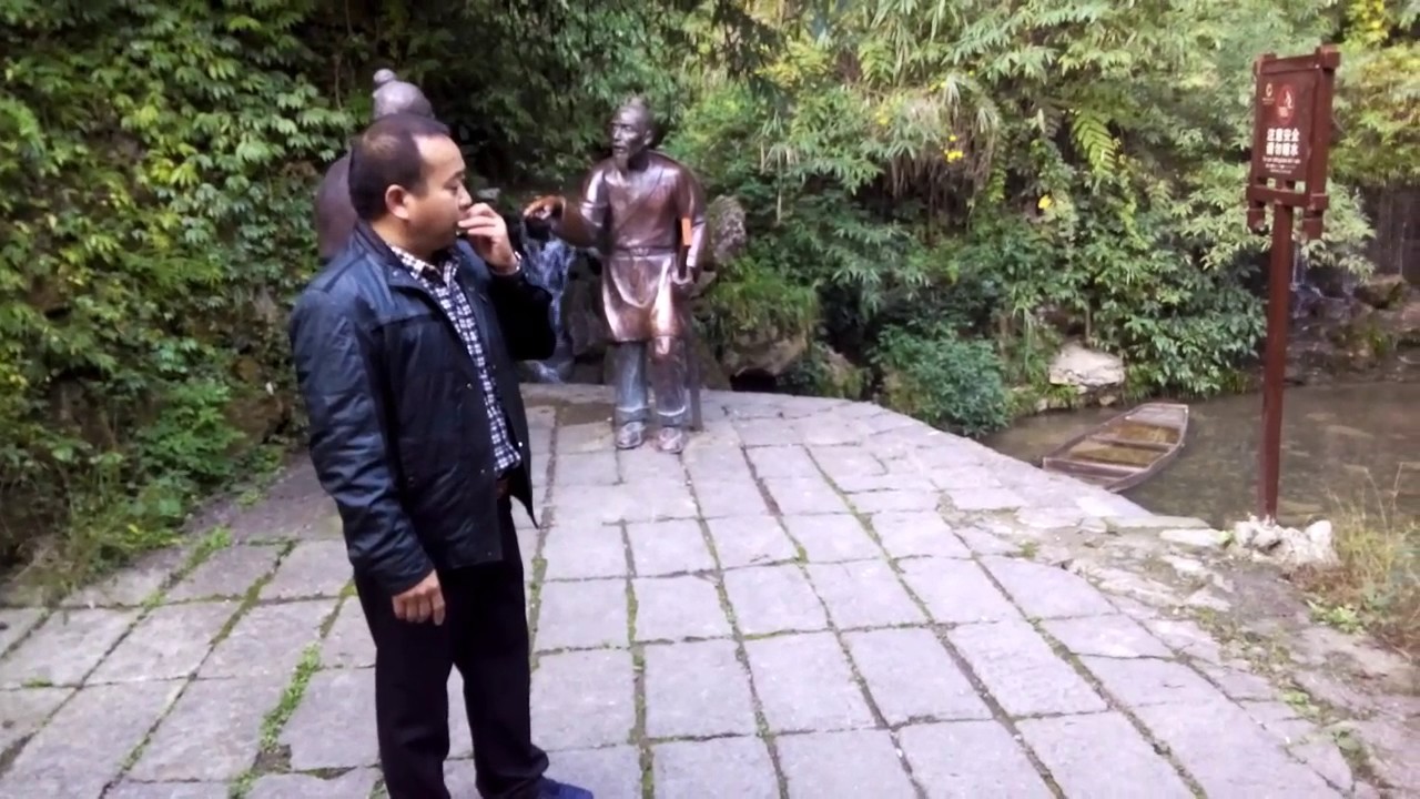 Leaf-whistling in the garden - YouTube