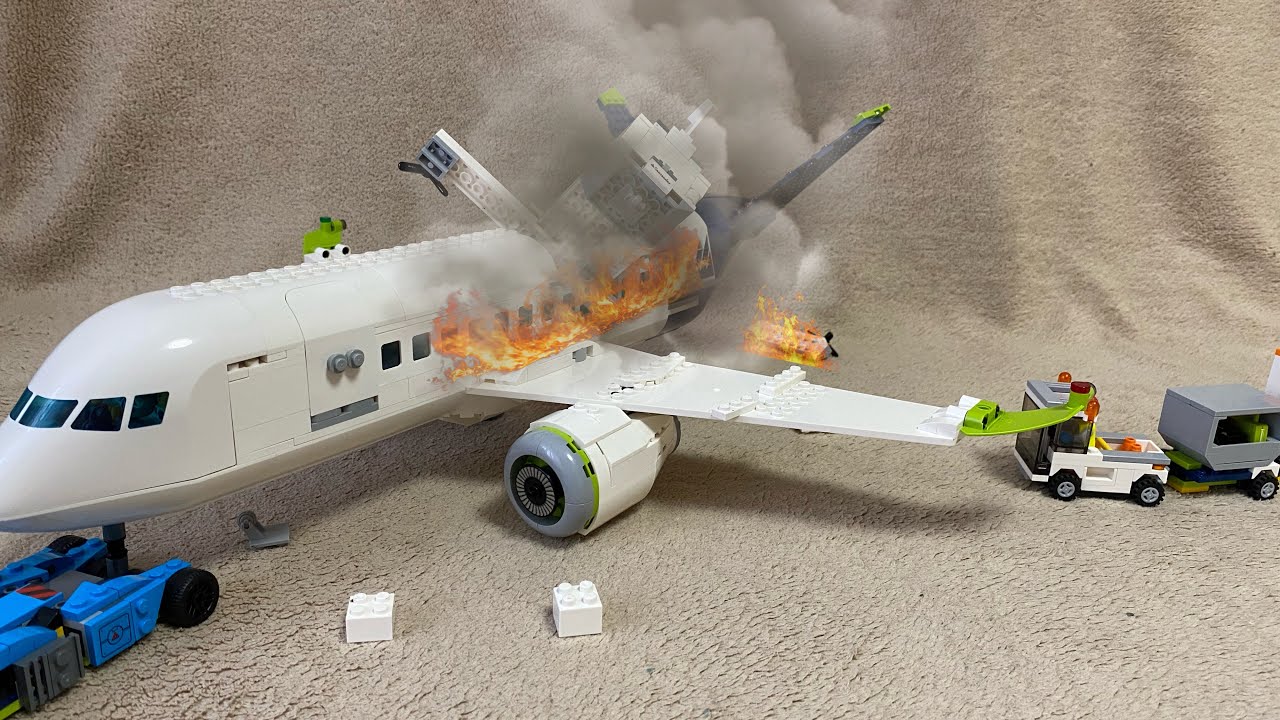 three Lego plane ️🛫🛬 crashes - YouTube