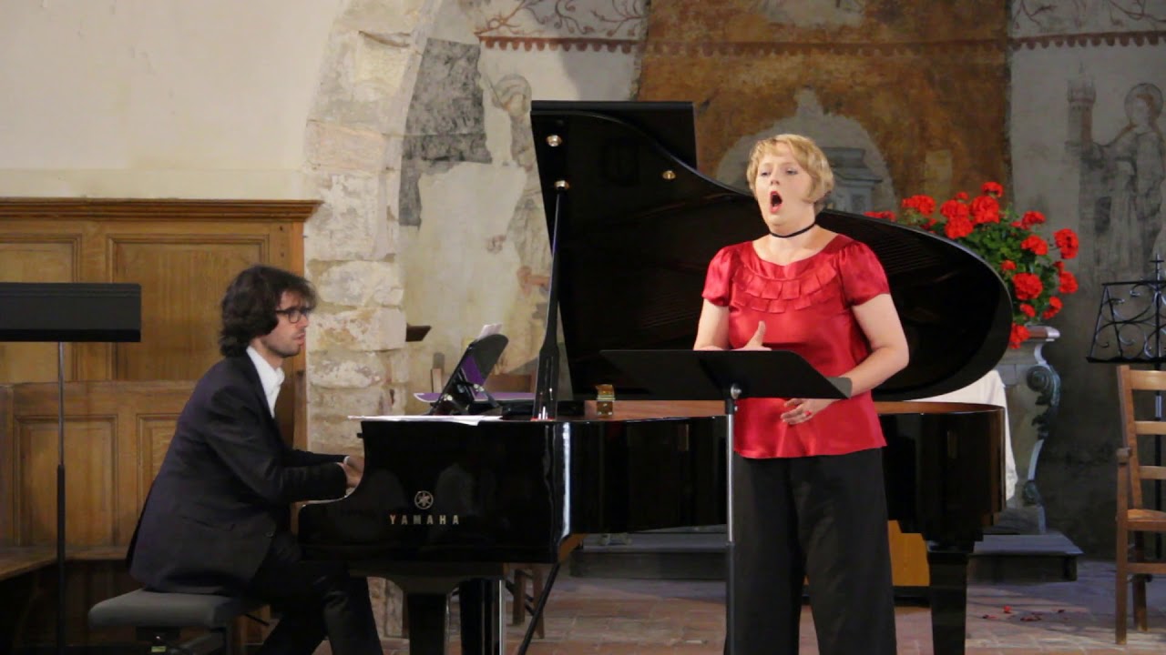 Maria Markina: H.Eisler / B.Brecht "Hollywood-Elegien" - YouTube