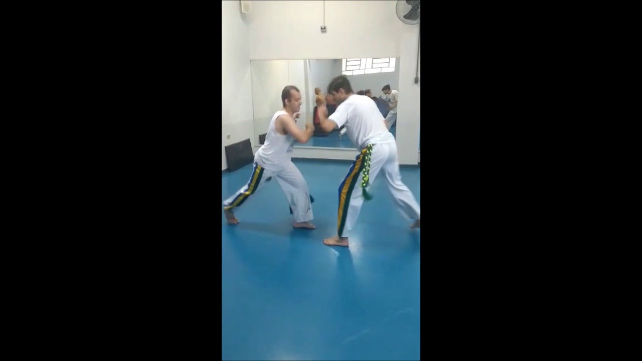 Capoeira Força Guerreira - Treino de Armada e Rasteira baiana - YouTube