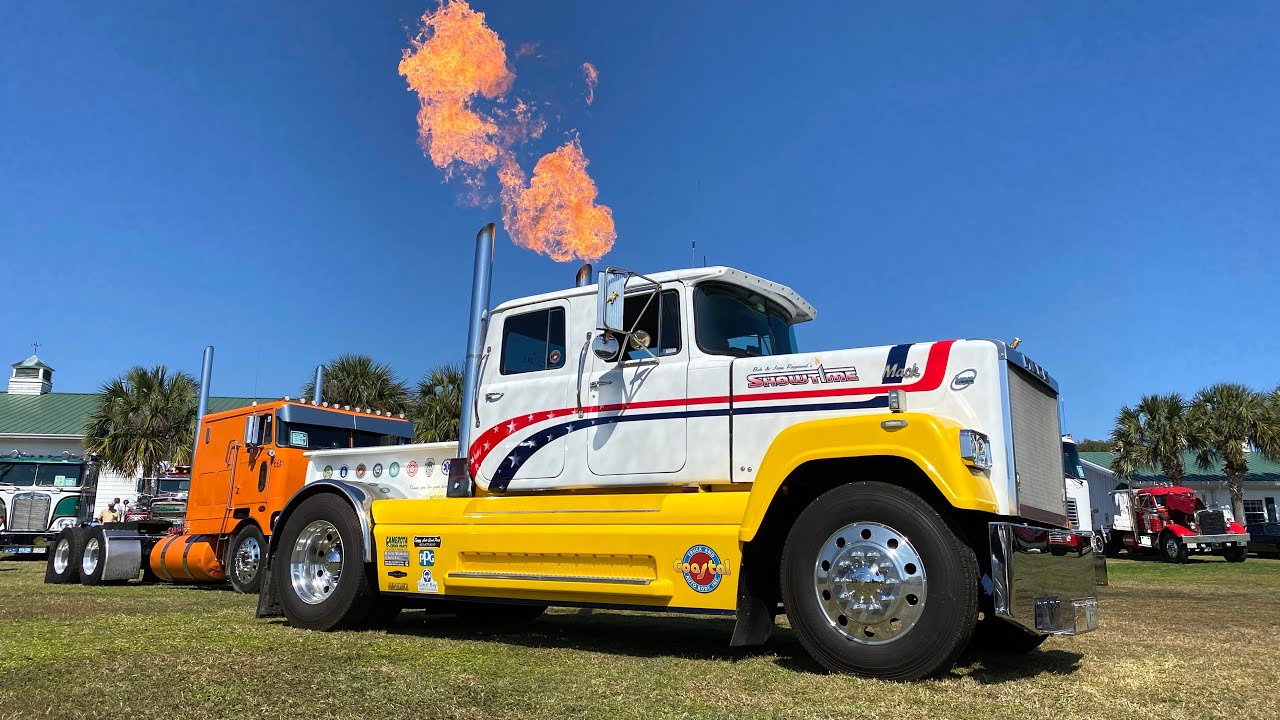 Mack superliner pull rig blowing smoke and flames at a truck show - YouTube