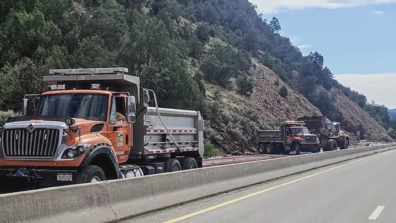 Mudslides close Highway 82 south of Glenwood Springs - YouTube