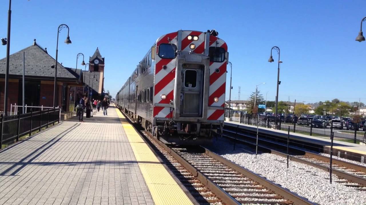 Metra 409 pushes an inbound train at 80th ave - YouTube
