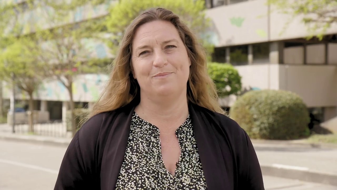 Présentation de la Faculté : Julie Allard - YouTube