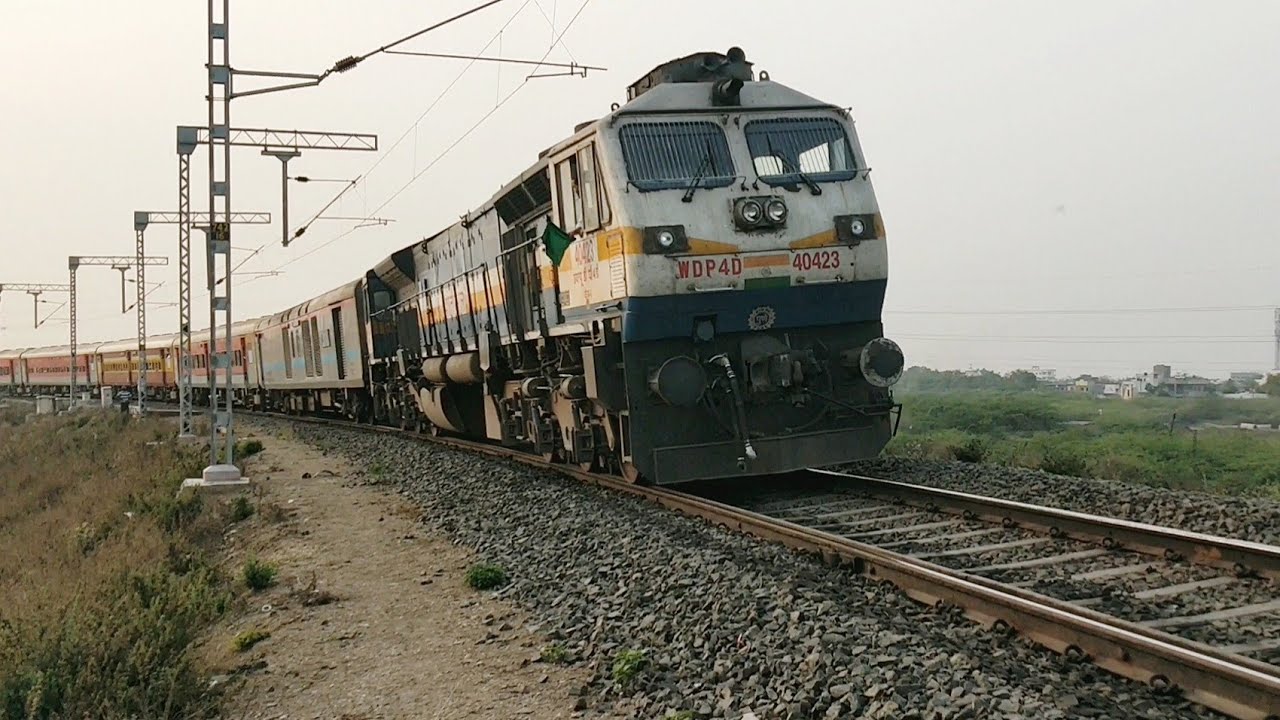 Train Taking U - Shape Curve. 12440 श्री गंगानगर - नांदेड़ सुपरफास्ट ...