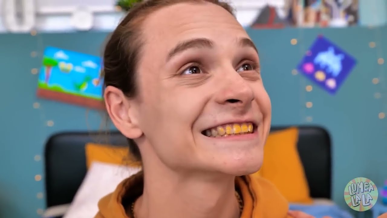 Un TOCILAR se TRANSFORMĂ într-un tip POPULAR – Ies cu DOI BĂIEȚI în ...