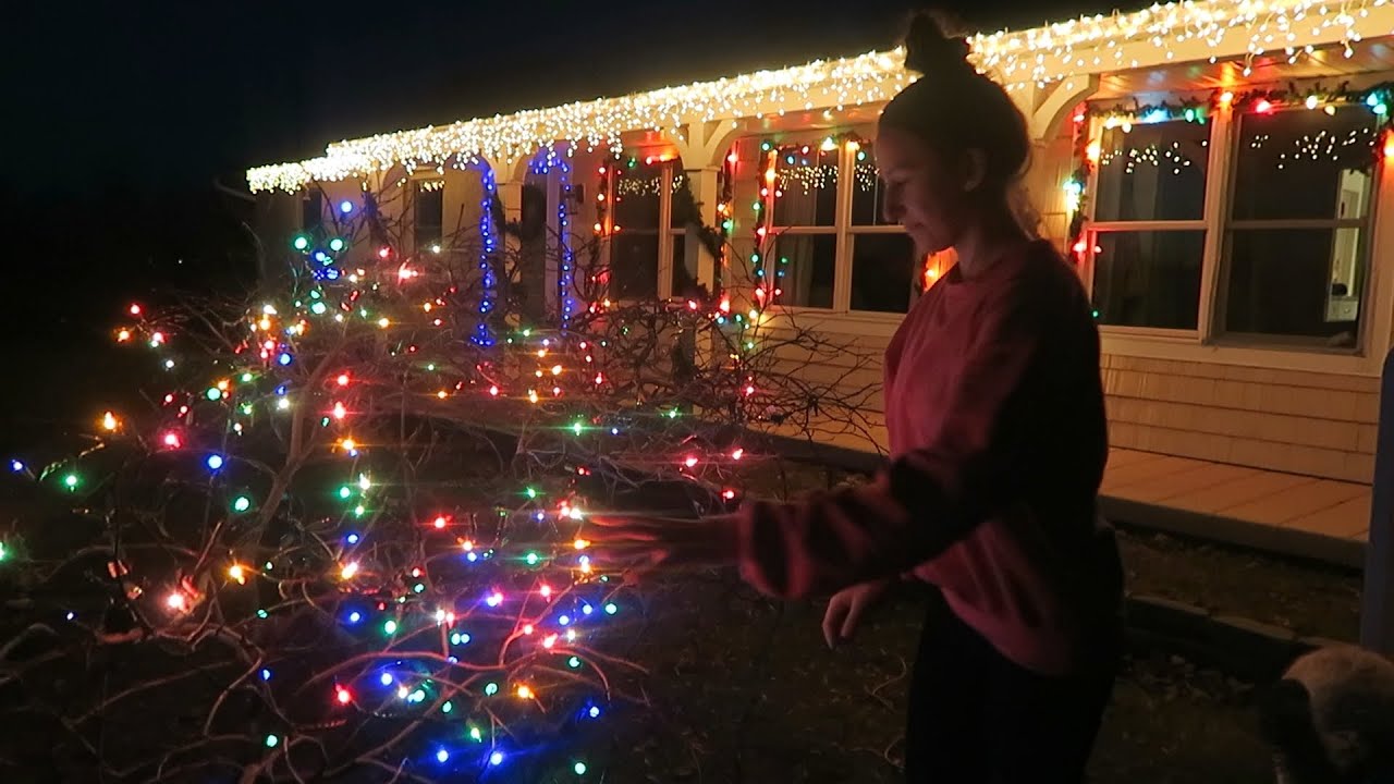 Decorating for Christmas Continues - YouTube