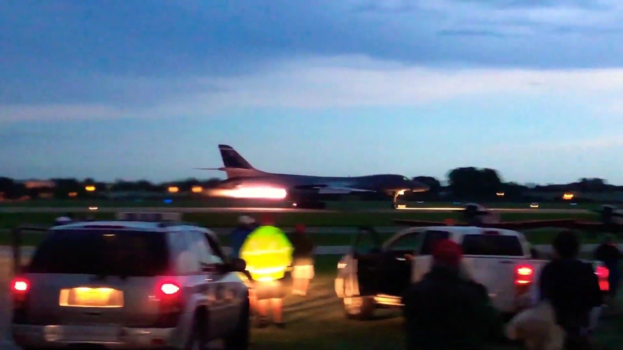 B-1 Lancer Takeoff(Night Time) - YouTube