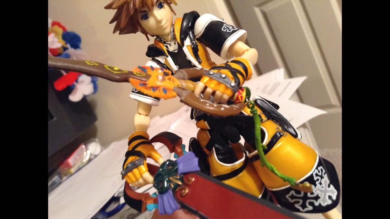 kingdom hearts play arts master form sora review - YouTube
