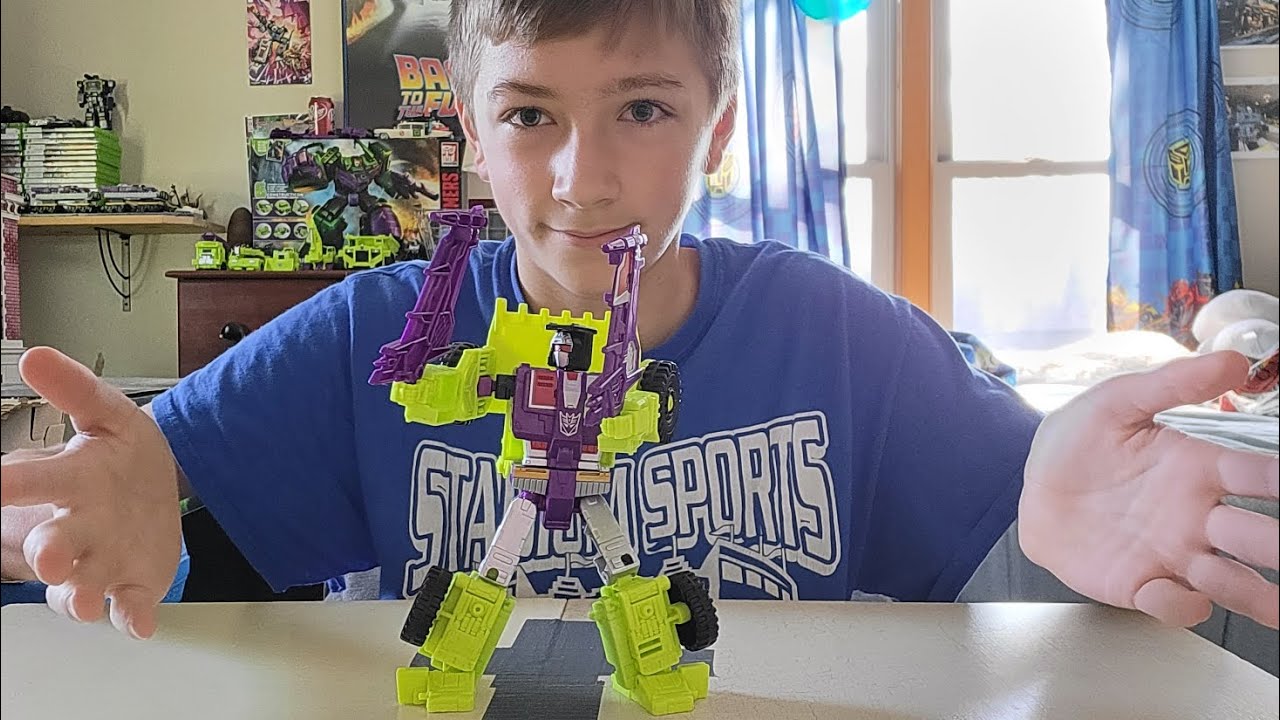 Transformers combiner wars devastator episode one scrapper - YouTube