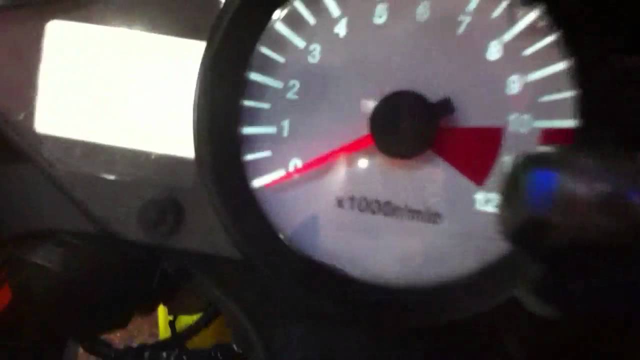 Phoenix r175 SE màu vàng trắng - YouTube