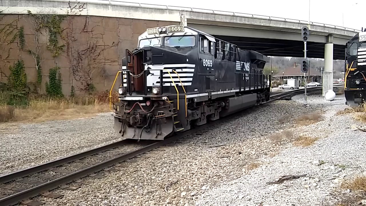 NS 8069 ES44AC comes to life - YouTube