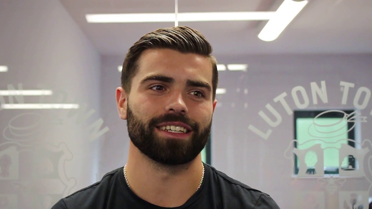 Elliot Lee on his Hatters return! - YouTube