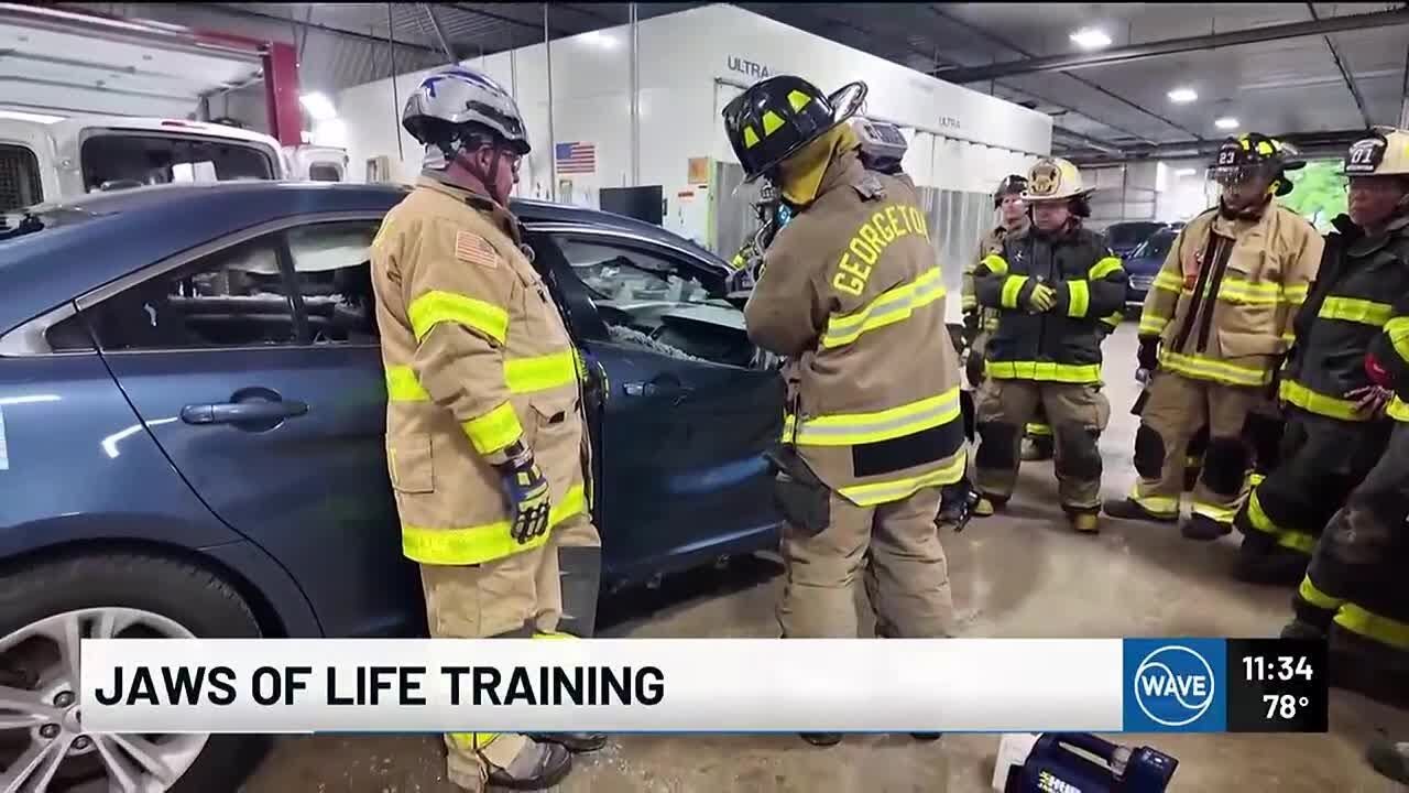Southern Indiana first responders receive emergency extrication ...