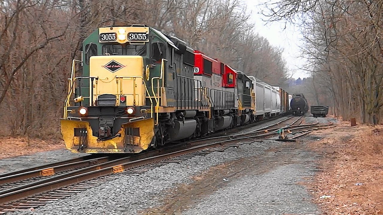A Couple Views of the Reading NRFF Fast Freight Train - YouTube