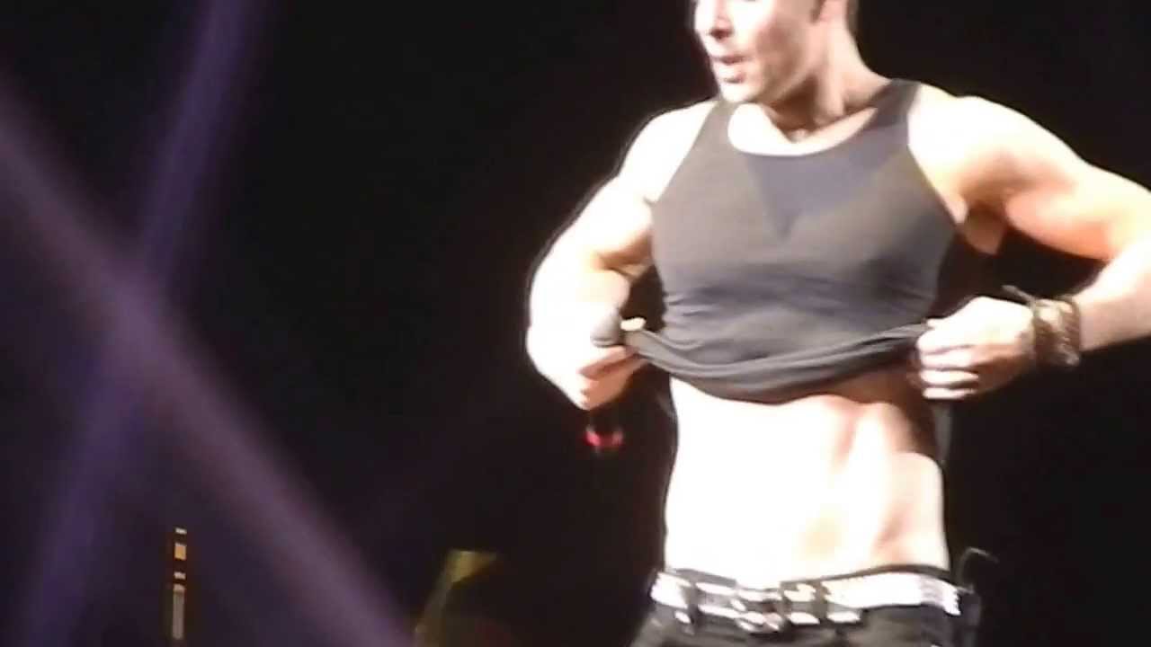NKOTB IZOD PACKAGE TOUR: JORDAN KNIGHT DANCING SHIRTLESS - YouTube