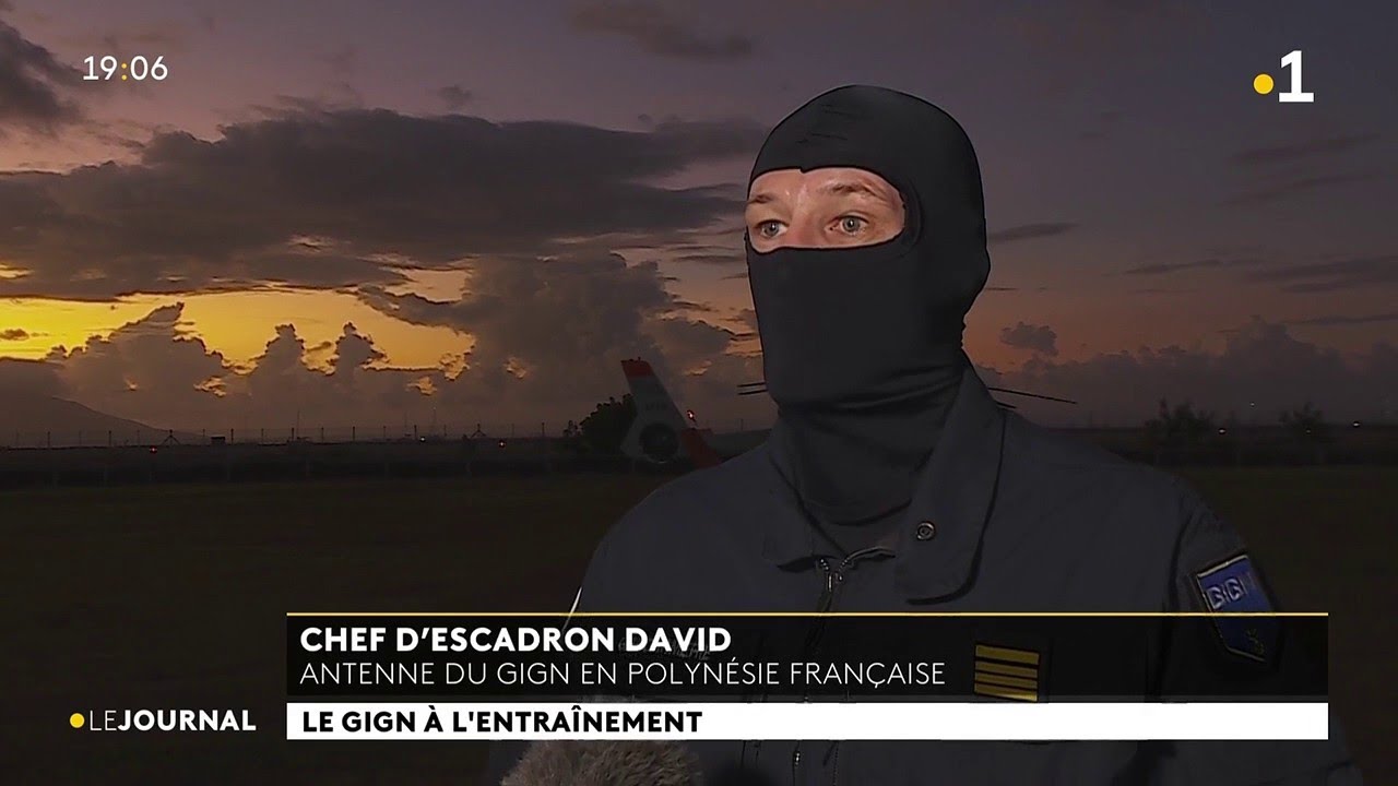 Le GIGN opérationnel même par la voie des airs - YouTube