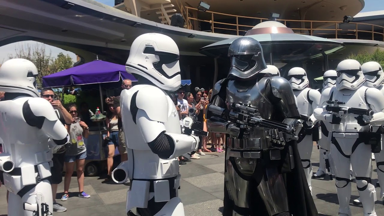 March of The First Order: Star Wars (DISNEYLAND RESORT) - YouTube