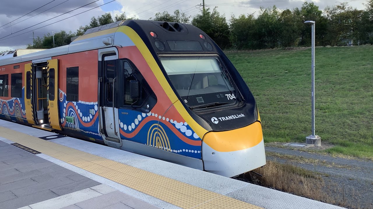 QR NGR 704 Varsity Lakes to Helensvale (Brisbane Airport Service) - YouTube