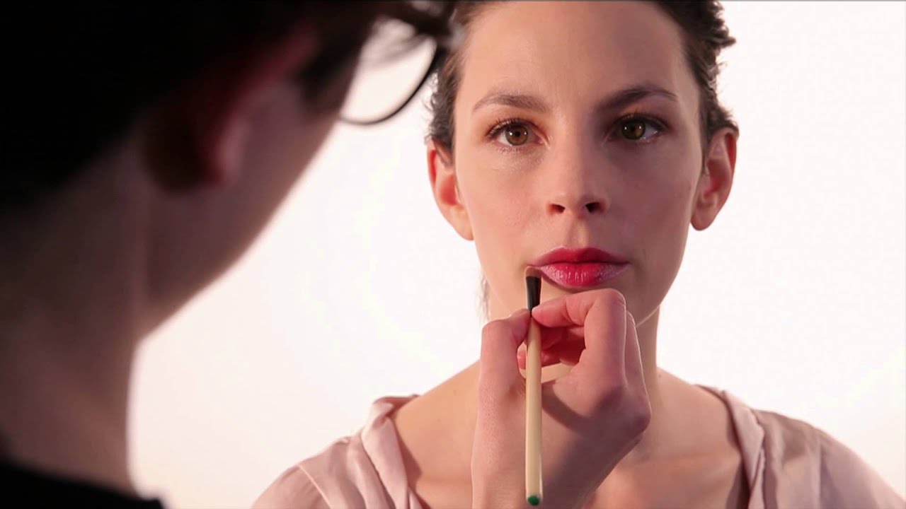 Comment se faire une bouche mordue ? - YouTube