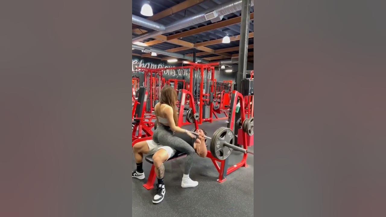 Sexy Hot 🔥 American 🇺🇸 Girl 👧 Gym Best Couple Romance Gym Big Boobs Fitness Shorts Gym Workout