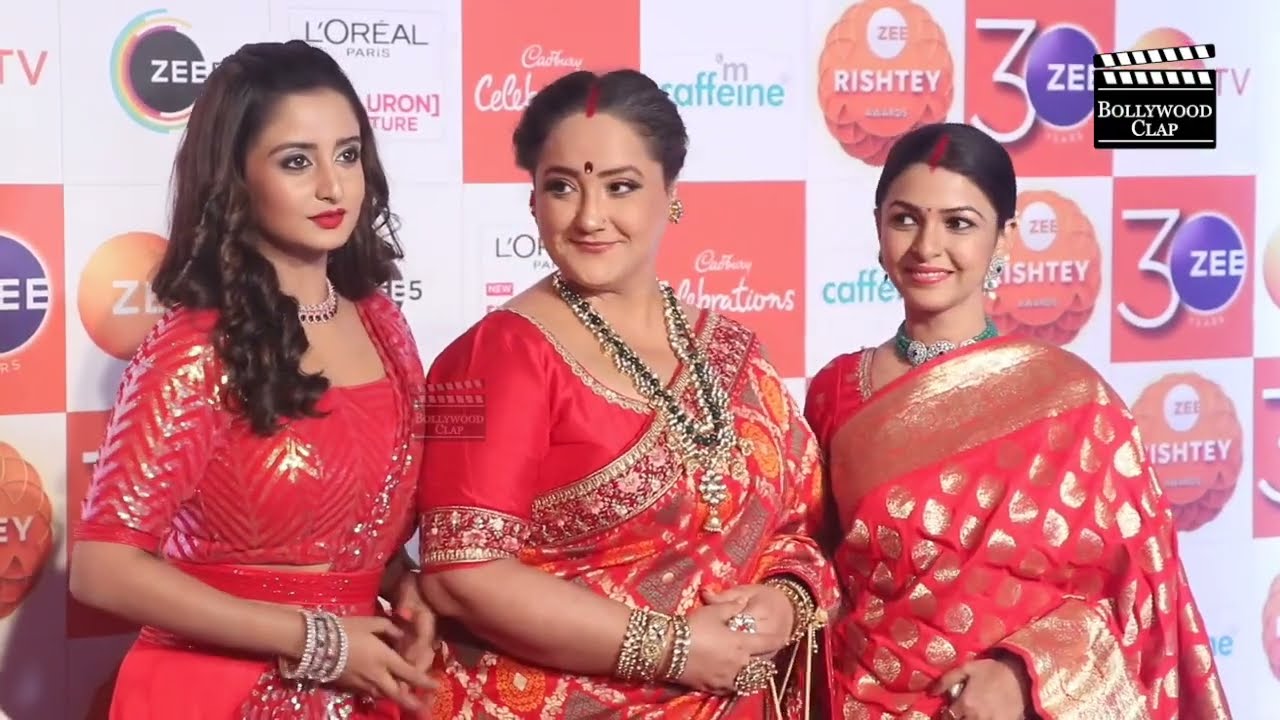 Pyar Ka Pehla Naam: Radha Mohan Cast At Zee Rishtey Awards Red Carpet ...