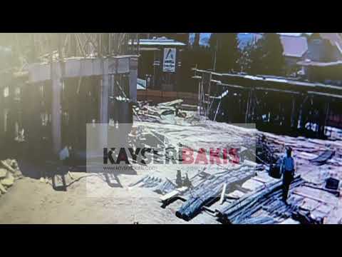 Kafasında bareti olmayan inşaat işcisi dengesini kaybederek zemine çakıldı.