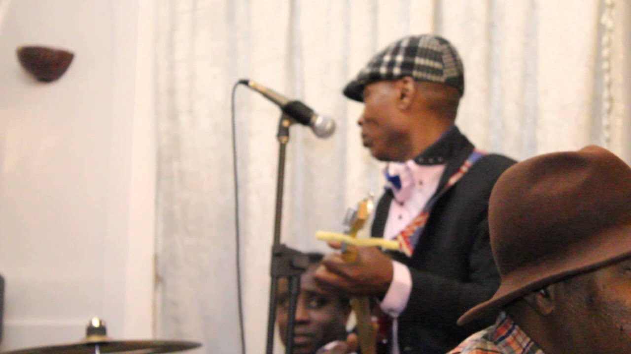 Nkodo Si Tony aime le Ndomba Club - YouTube