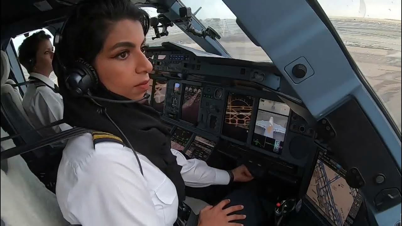 Emirates AIRBUS A380 Takeoff Abu Dhabi - YouTube