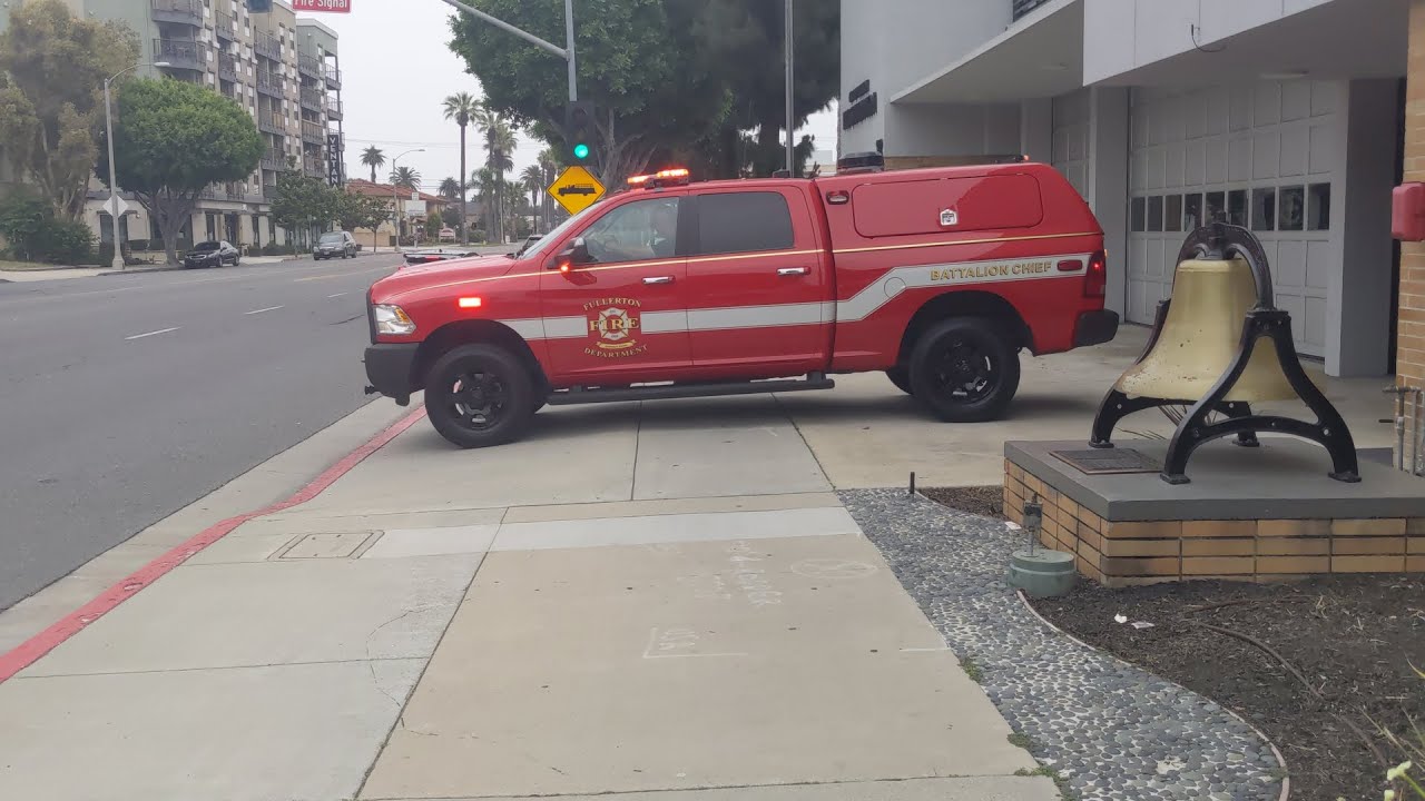 Fullerton Battalion 1 responding to an Expanded Traffic Collision - YouTube