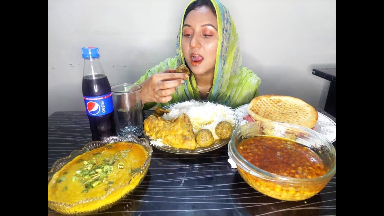 Lahori Naan Chany, Murgh Channy With Leg Piece, Chicken Kofta, Haleem ...