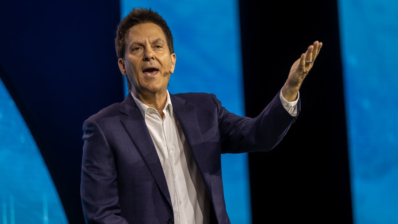 Celebrity Voice Coach Roger Love Audience Vocal Warm Up | ASU+GSV 2023 - YouTube