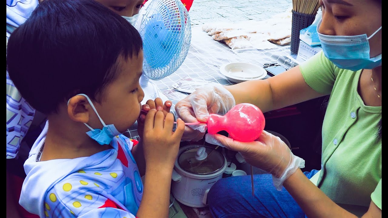 Chinese Street Food -traditional skills of blowing candy, blowing out ...