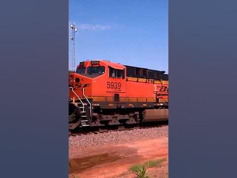 BNSF 8041 leads the V-ALTMEM #shorts #train #railway - YouTube