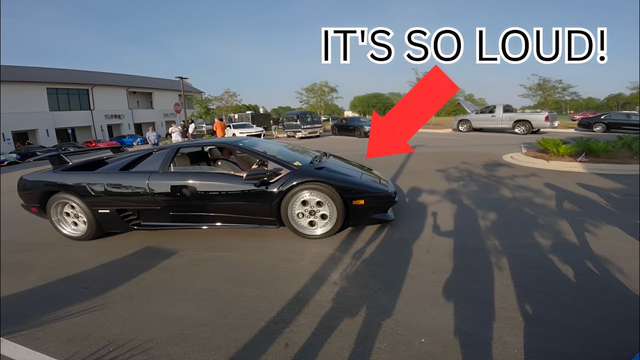LAMBORGHINI DIABLO TAKES OVER CAR MEET//REV BATTLE GETS SHUT DOWN BY ...