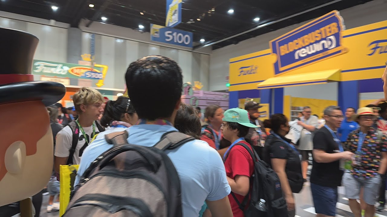Comic-Con live Funko Pop Area - YouTube