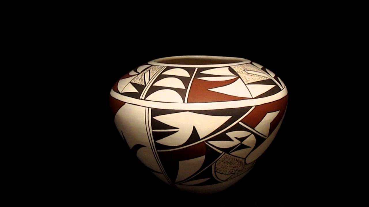 Hopi Pottery by 'Frogwoman' Joy Navasie - YouTube