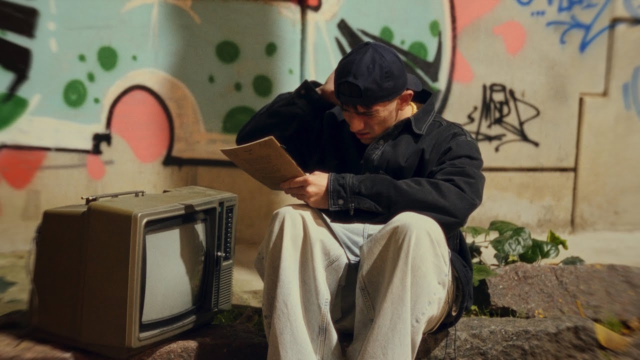 MAP - GIRLFRIEND (Official Video) - YouTube