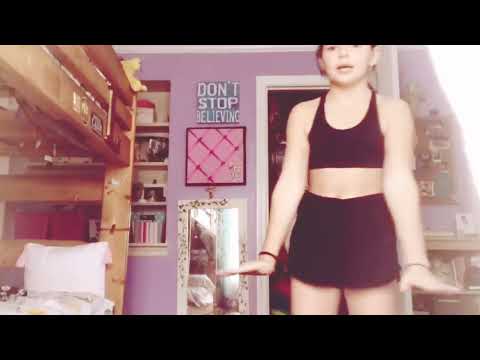 The little cute girl is doing gymnastics well👏👏👏👏👏♥️