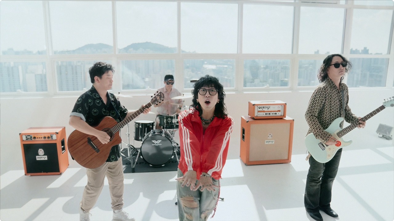 로맨틱펀치 - 눈을 감아도 (Long live us) MV 🎸 - YouTube