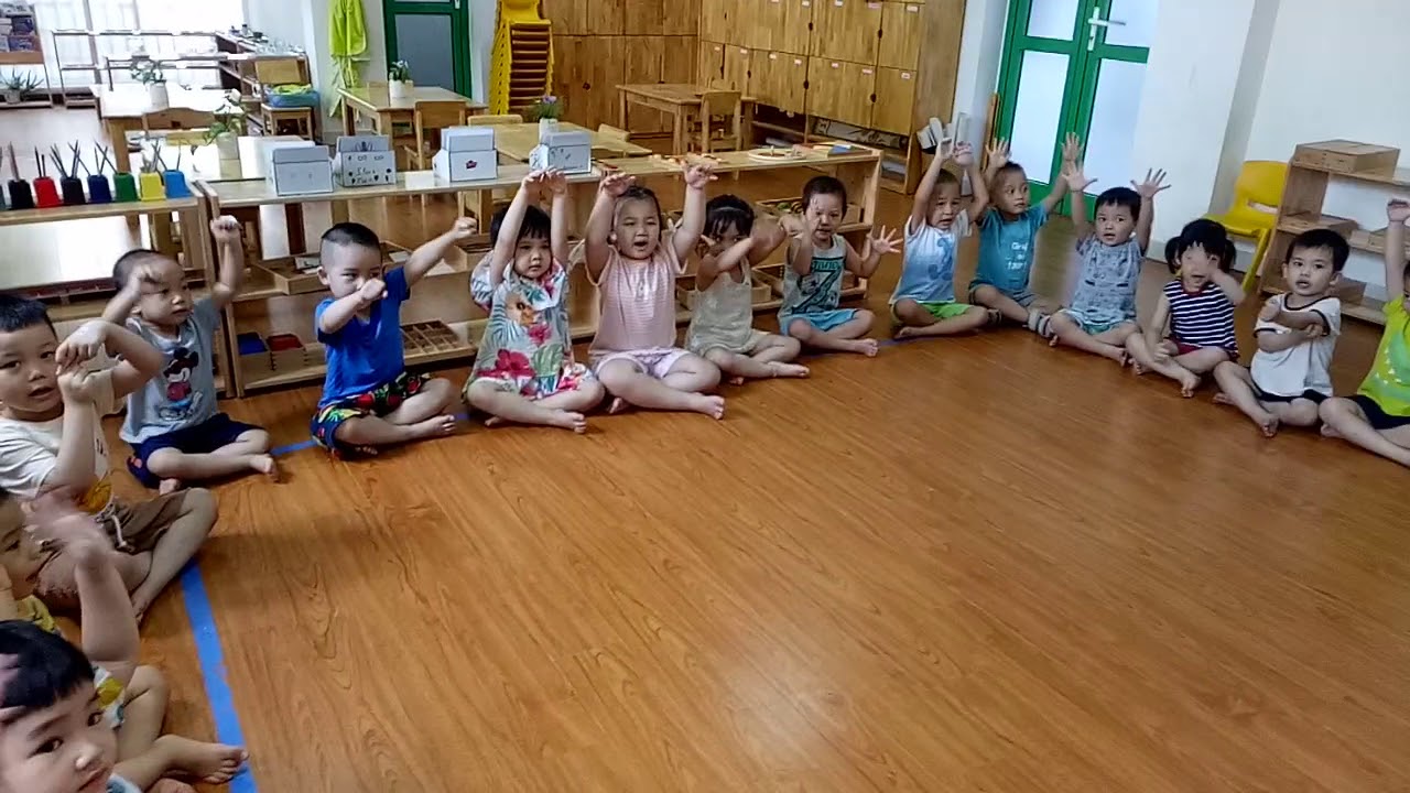 Roly roly song - Moon class - YouTube