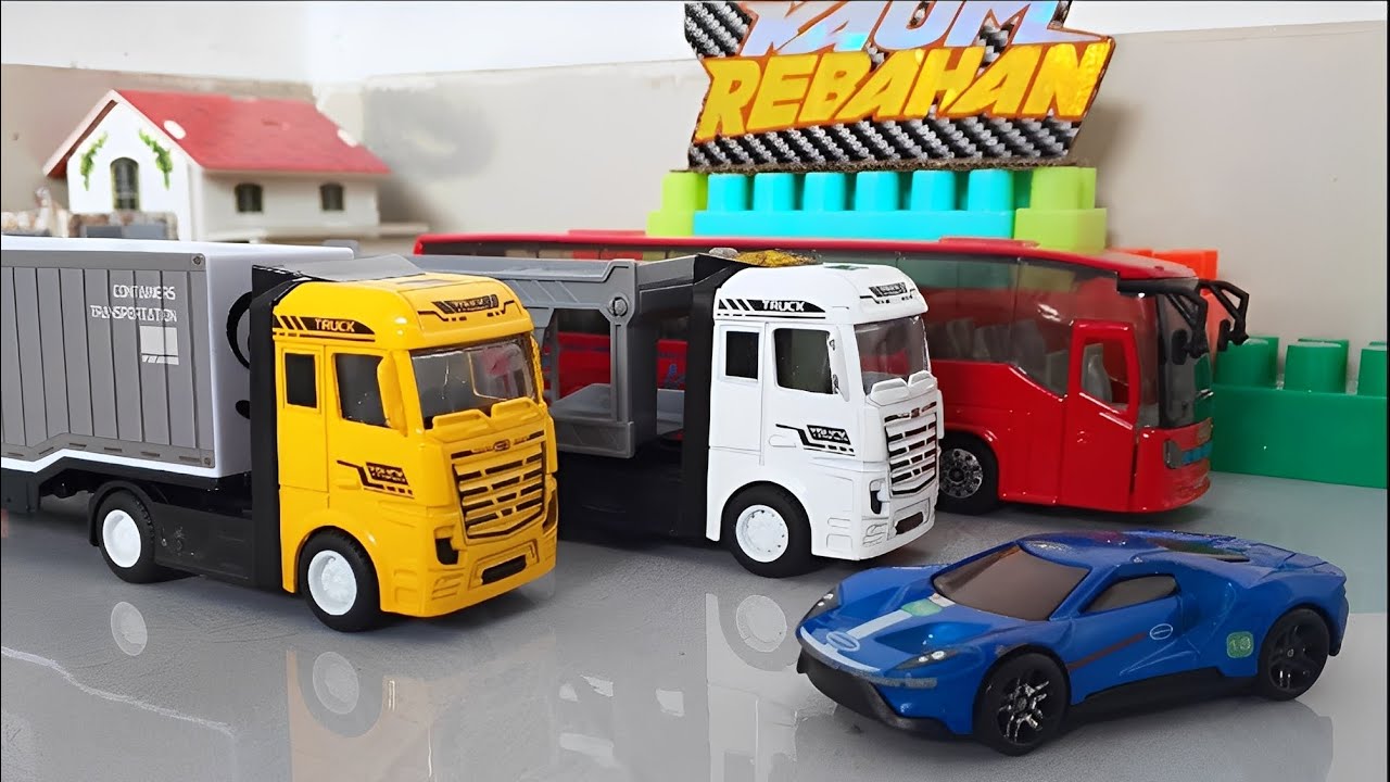 ILUSTRASI PERJALANAN TRUK TRAILER PUTIH YANG MOGOK SAAT MEMBAWA MUATAN ...